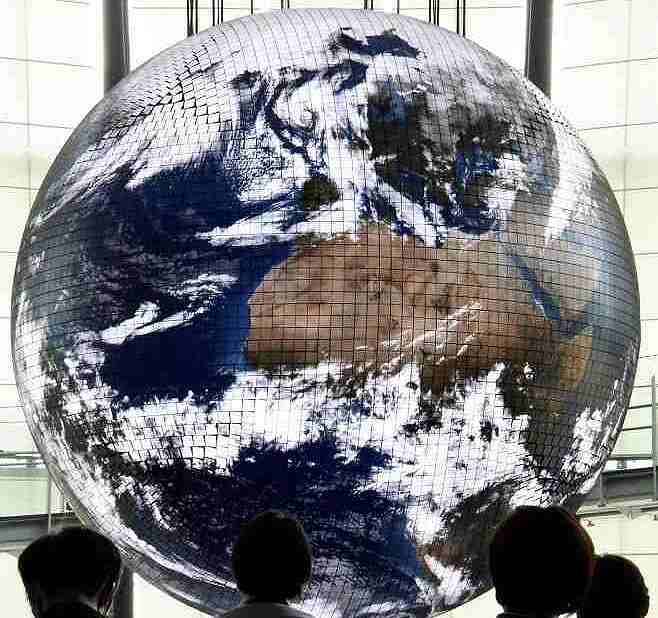 Earth display returns to Tokyo museum after renovation - The Japan News