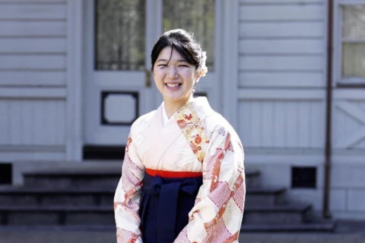 Princess Aiko, 22, Attends Graduation Ceremony at Gakushuin University ...