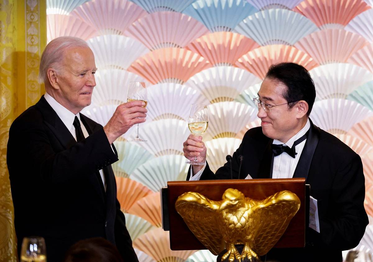Japan’s Kishida Speaks to State Dinner Guests, Makes Jokes in English ...