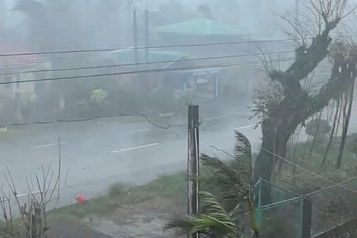 Philippines Braces for Typhoon Man-yi as Usagi Weakens - The Japan News