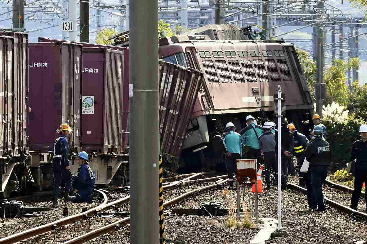 Freight Train Derails at Sendai Station in Kagoshima Pref.; Operation ...