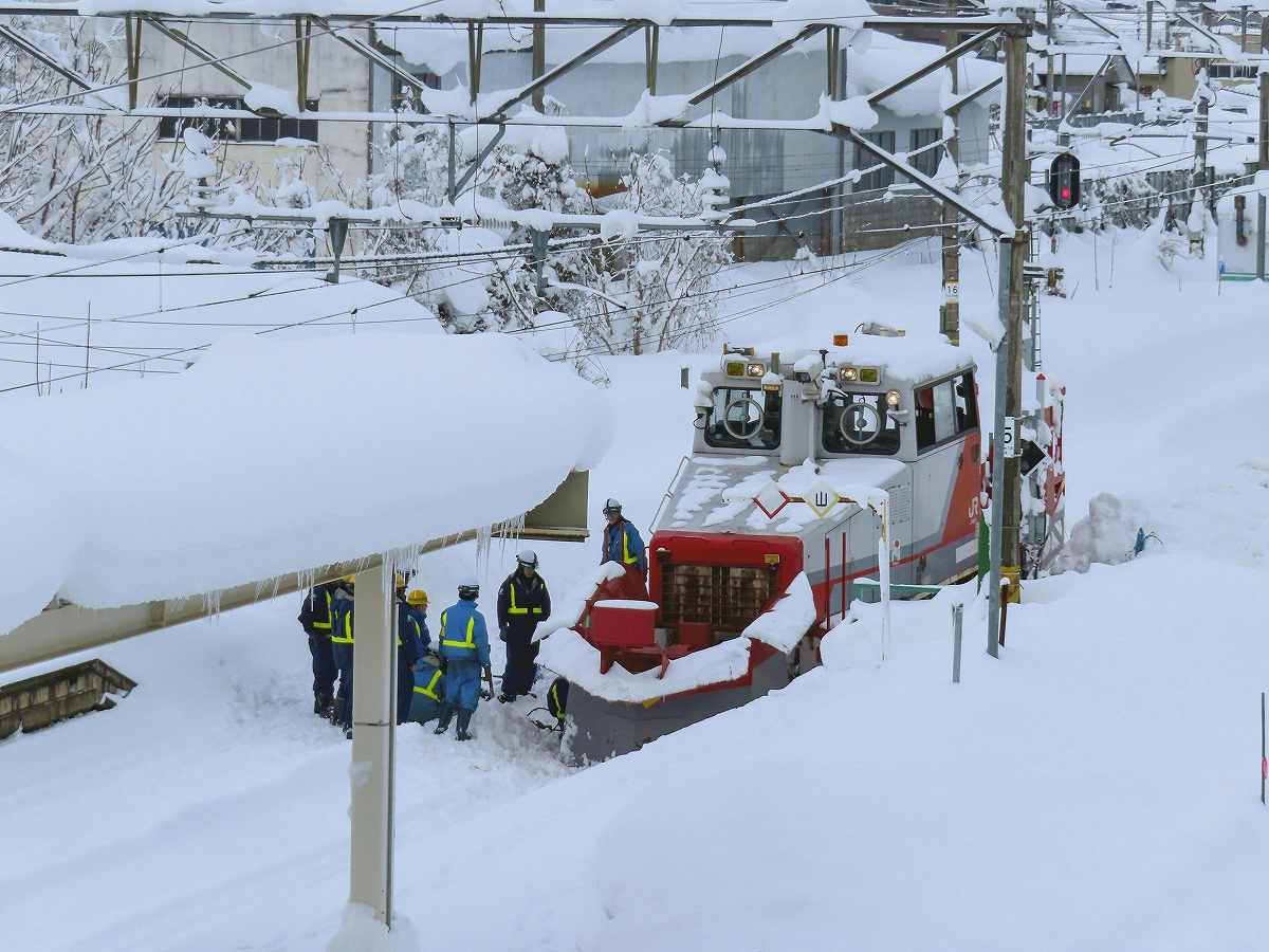Heavy Snow Continues to Affect Shinkansen Services; Several Lines ...