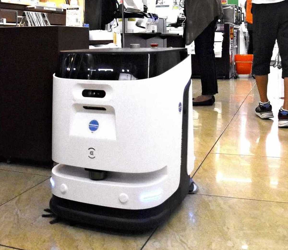 Seven-Eleven Begins Trial of Robots for Stocking, Floor Cleaning ...